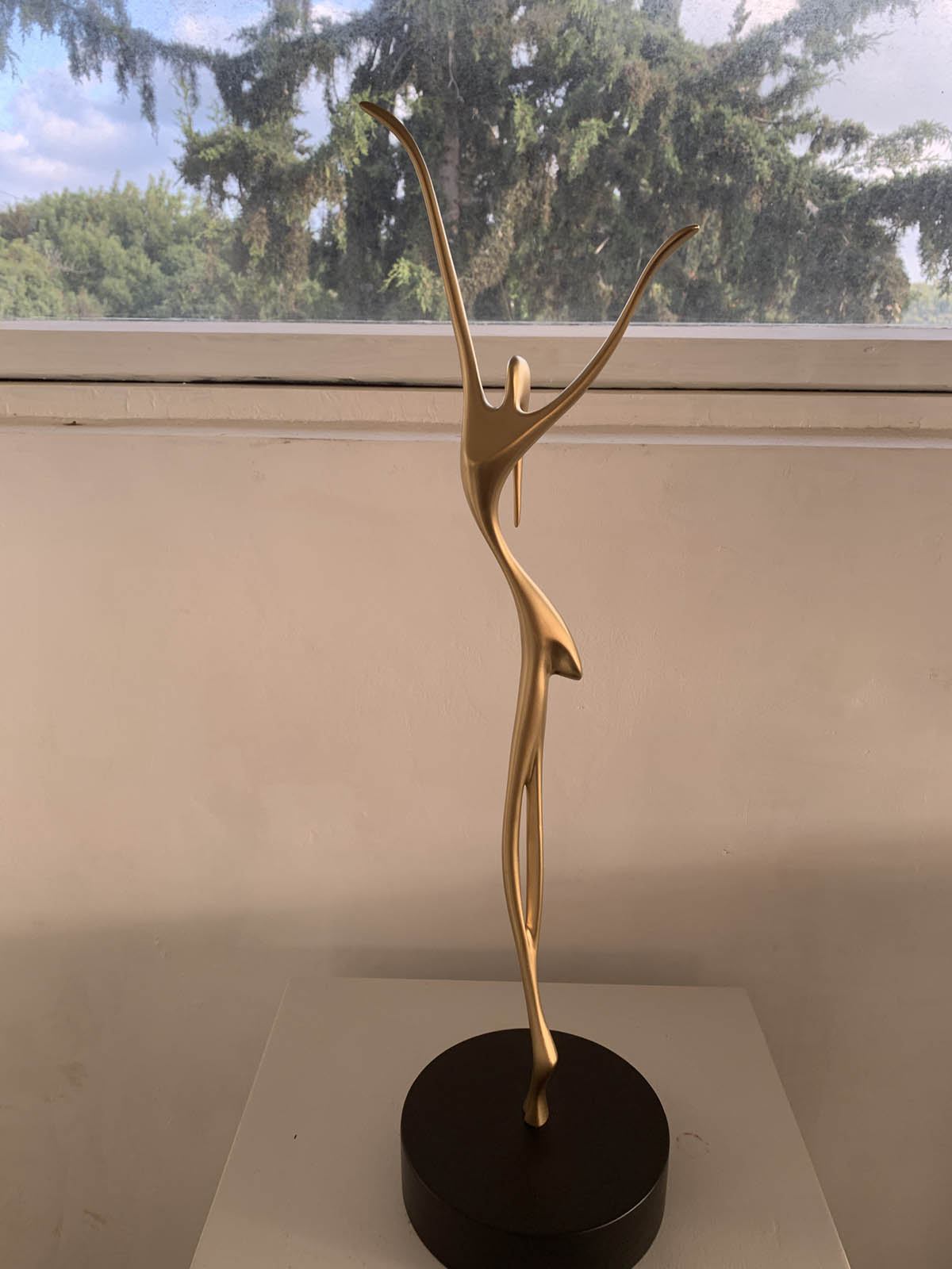 Golden Dancer – Halvani